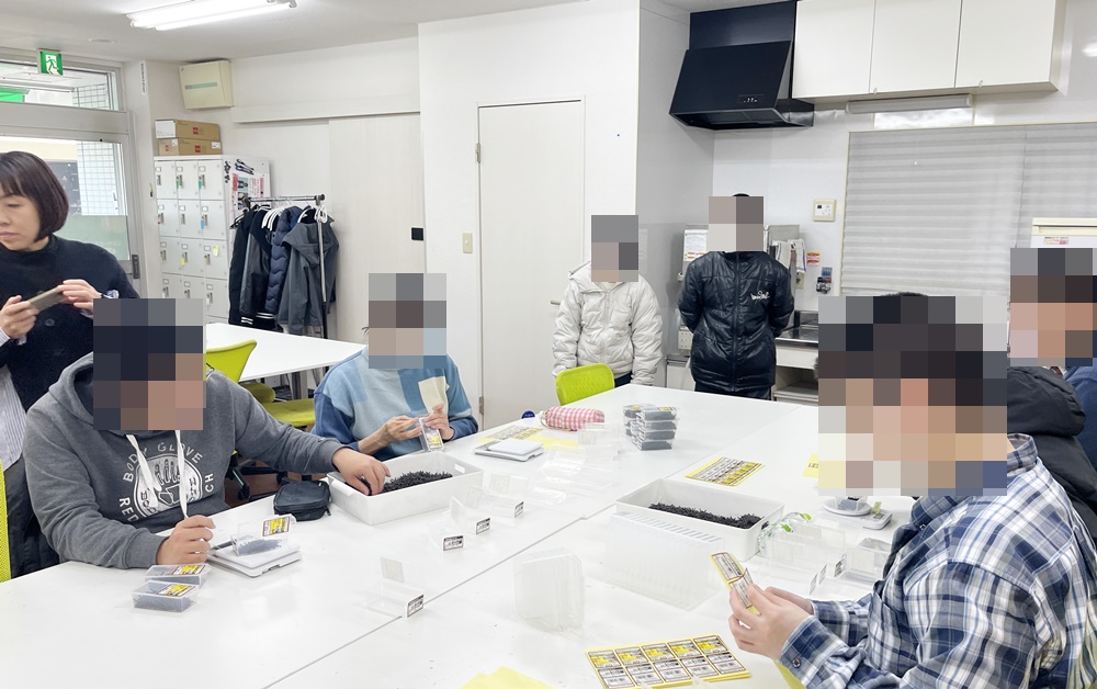 ?ねじ作業の見学者現れる? - 株式会社NICO JAPAN